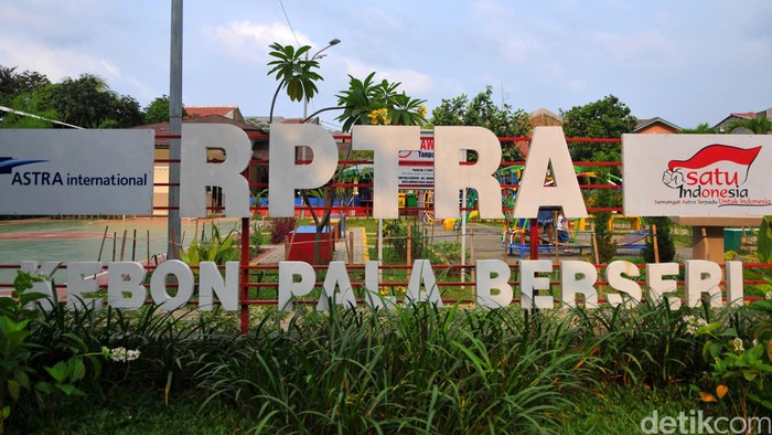 Melihat RPTRA di Kebon Pala