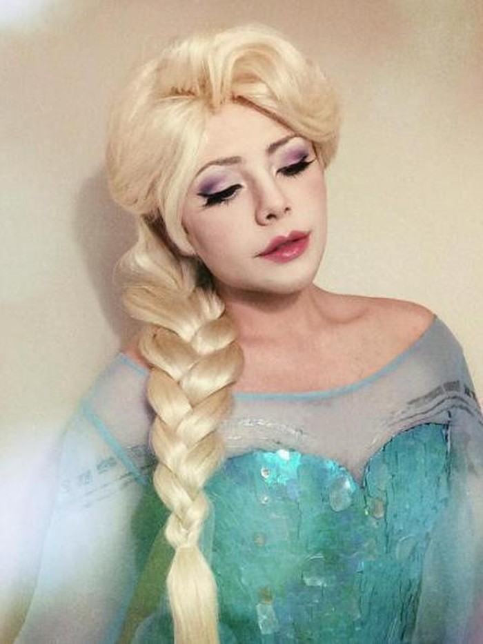 Pria Ini Bertransformasi Jadi Putri Elsa Hingga Cinderella