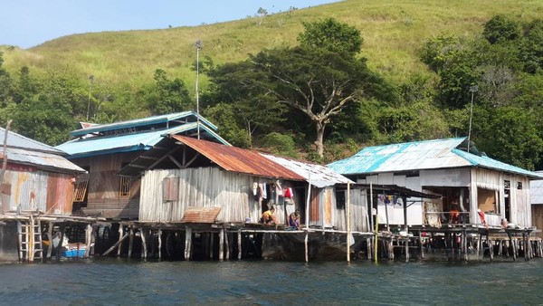 Penampakan Desa Terapung di Danau Sentani
