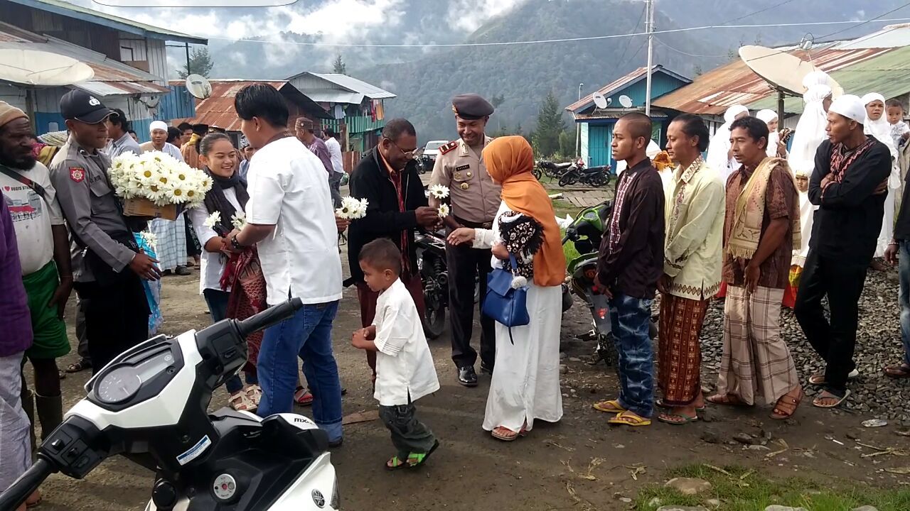 Begini Rukunnya Umat Kristen dan Islam di Ilaga Papua Saat Idul Fitri Begini Rukunnya Umat Kristen dan Islam di Ilaga Papua Saat Idul Fitri