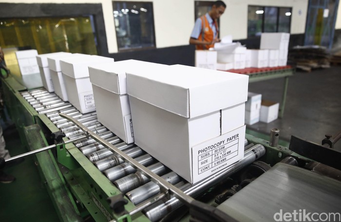 Melihat Produksi Kertas di Indah Kiat Pulp and Paper