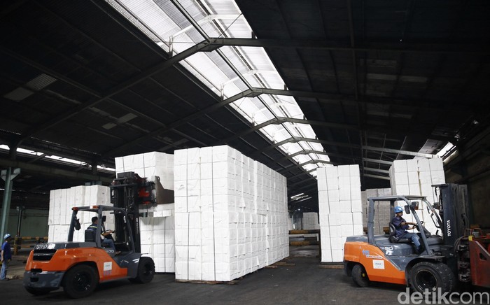 Melihat Produksi Kertas di Indah Kiat Pulp and Paper