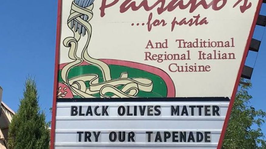 Pasang Tulisan 'Black Olives Matter', Restoran Ini Kebanjiran Order
