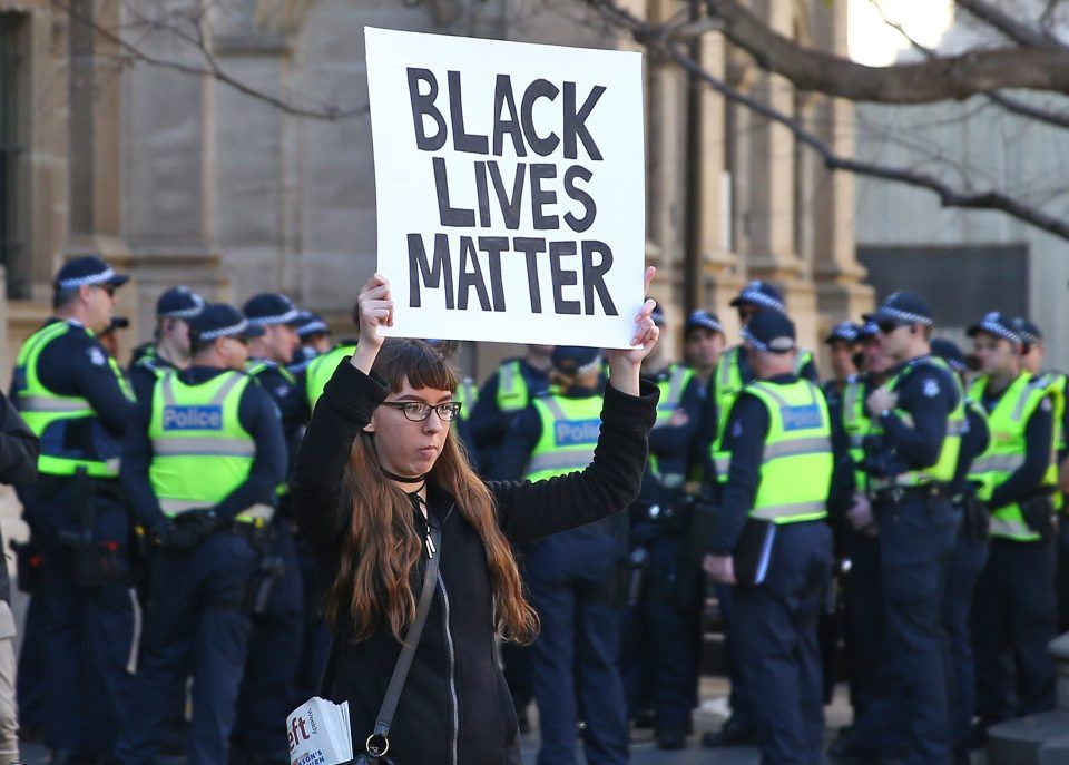 Pasang Tulisan 'Black Olives Matter', Restoran Ini Kebanjiran Order