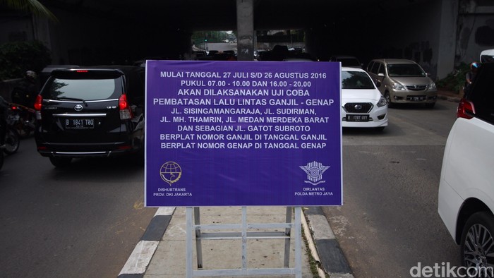 Uji Coba Ganjil-genap, Petugas akan Periksa STNK Kendaraan di Traffic Light