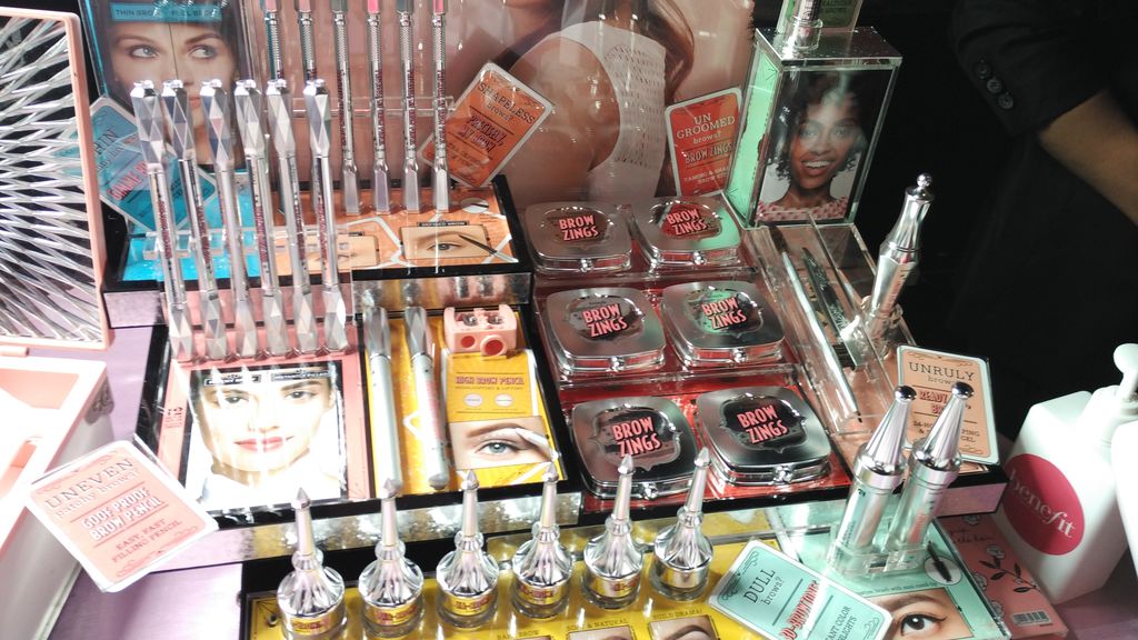 Benefit Rilis Rangkaian Produk Alis, Dari Highlighter Sampai Primer Alis