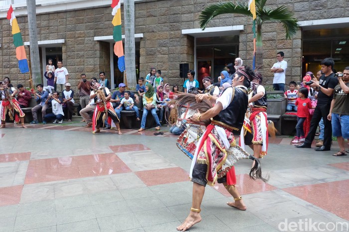Melihat Revitalisasi Tari Jaran Kepang oleh Dosen Tari UNJ
