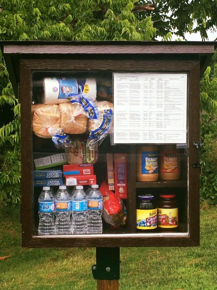 Wanita Ini Buat 'Little Free Pantry' Berisi Makanan Gratis untuk Orang ...