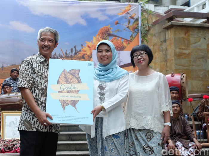 Genduk Novel Tentang Perempuan Gunung Sindoro Karya Sundari Mardjuki