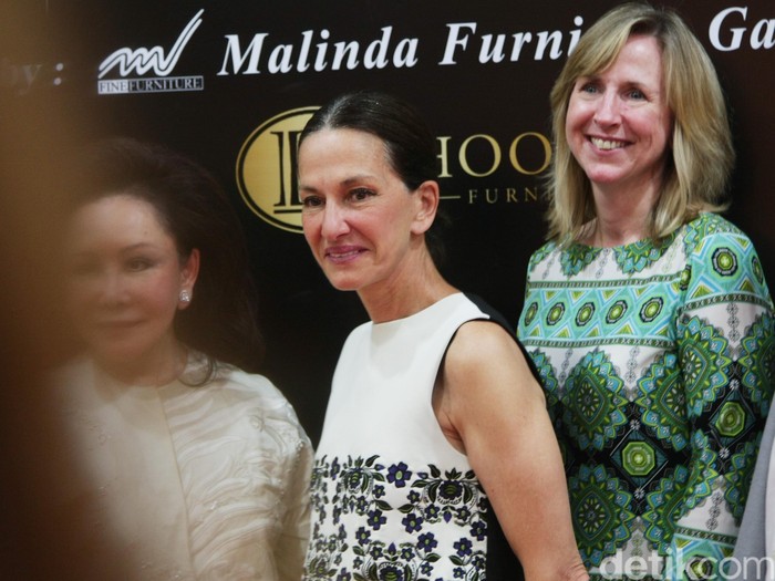 Foto: Show Koleksi Busana Cynthia Rowley di Jakarta