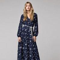 Ini Dress yang Dipakai Gigi Hadid Saat Menghadiri Prom Night