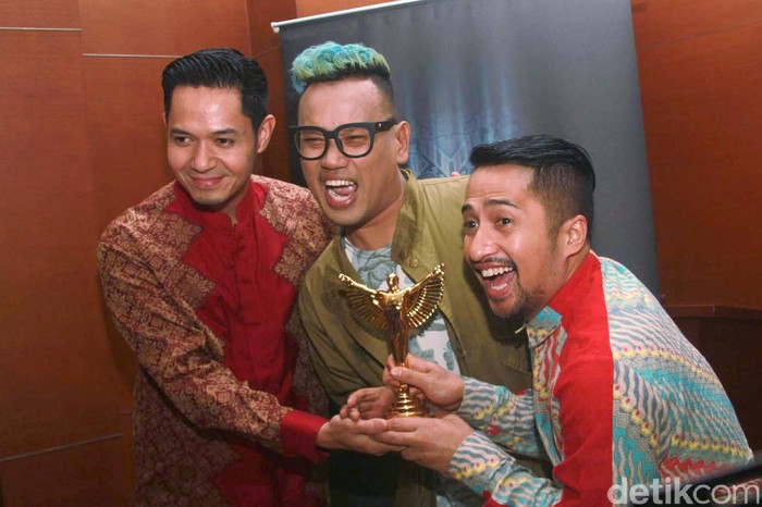 Rambut Hijau Uya Kuya