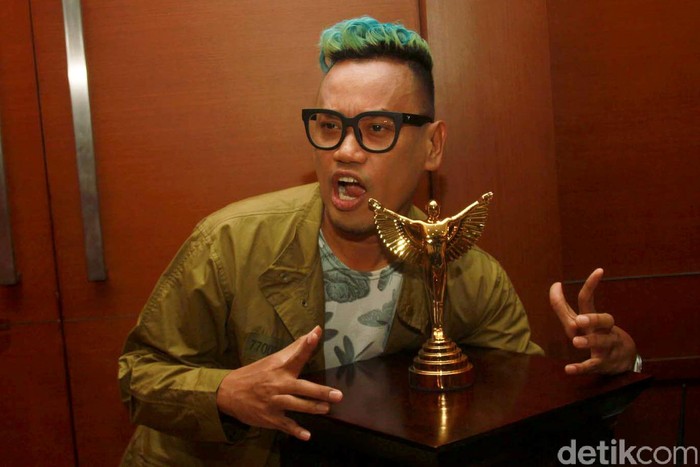 Rambut Hijau Uya Kuya