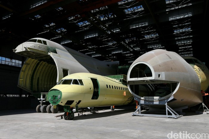 Melihat Pembuatan Pesawat Kargo Terbesar Dunia
