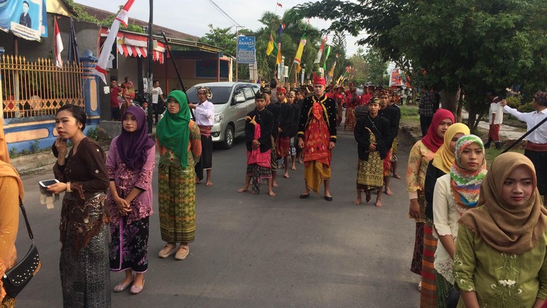 Ini Dia Tradisi Nyongkolan, Pernikahan Suku Sasak di Lombok