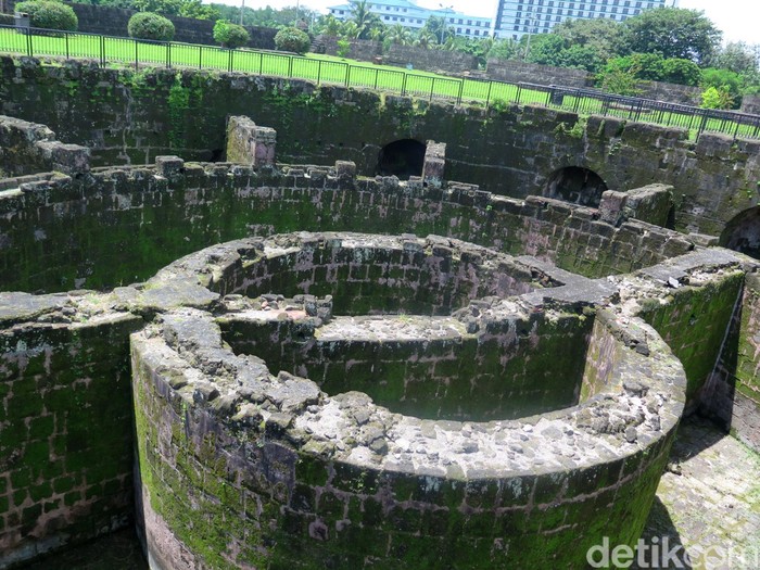 Film 'Trinity, The Nekad Traveler' Eksplor Tempat Bersejarah di Manila