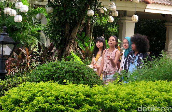 Film 'Trinity, The Nekad Traveler' Eksplor Tempat Bersejarah di Manila