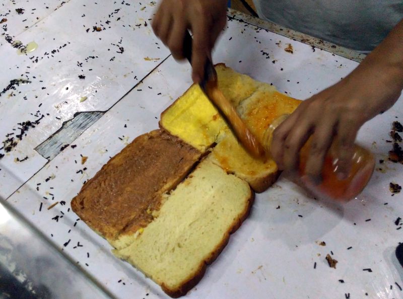 Lezatnya Melegenda! Ini Roti Cari Rasa, Pionir Roti Bakar di Bandung