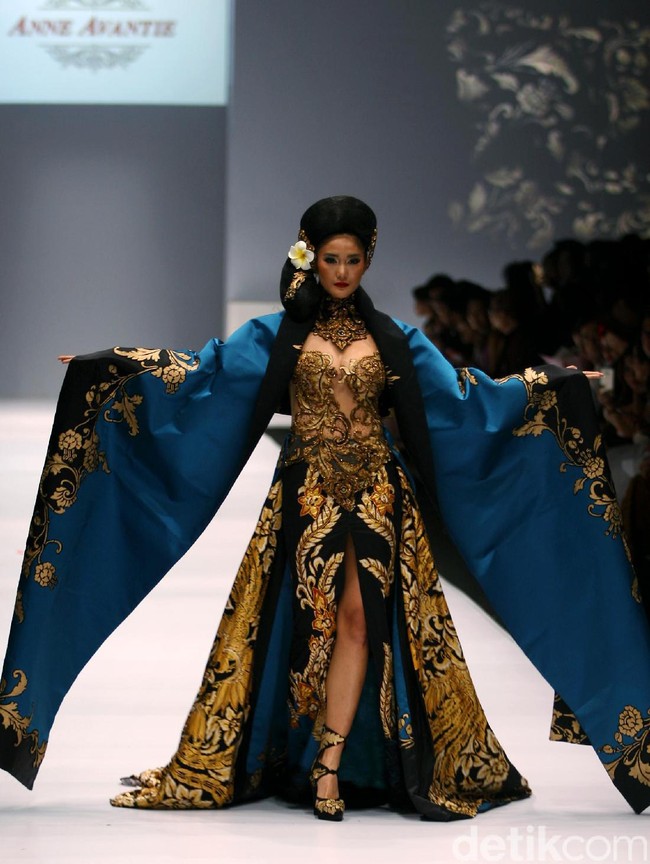 Foto: Koleksi Anne Avantie di Jakarta Fashion Week 2017