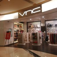 VNC Diskon Hingga 50%, Rangkaian High Heels Mulai dari Rp 200 Ribu