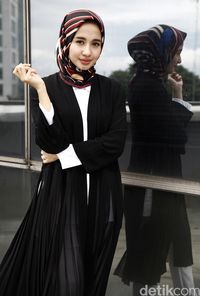 Senyum Laudya Cynthia Bella, Mikha Tambayong Tampil Boyish