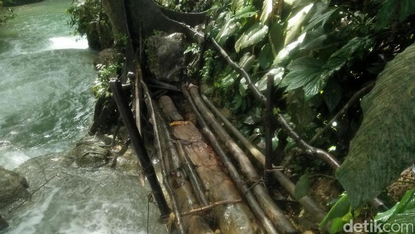 Asyiknya Basah-basahan di Air Terjun Piala, Sulawesi tengah