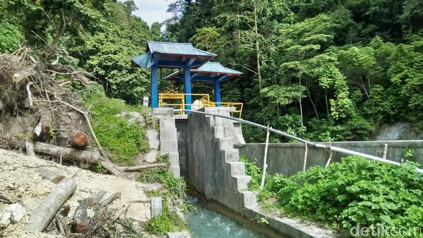 Asyiknya Basah-basahan di Air Terjun Piala, Sulawesi tengah