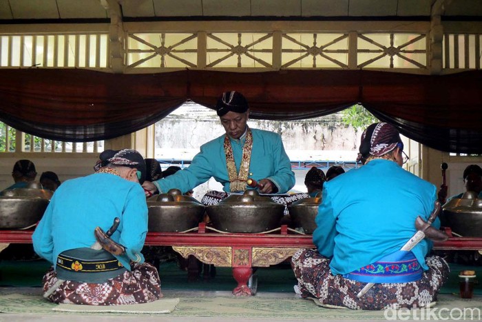 Gamelan Sekaten Keraton Yogyakarta Ditabuh Gamelan Sekaten Keraton Yogyakarta Ditabuh