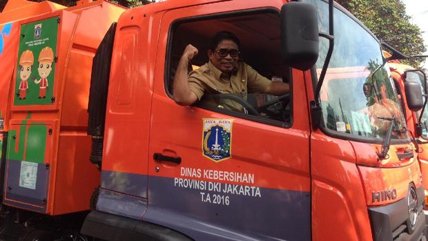 Pemprov DKI Tambah Armada Dinas Kebersihan 582 Unit Pemprov DKI Tambah Armada Dinas Kebersihan 582 Unit