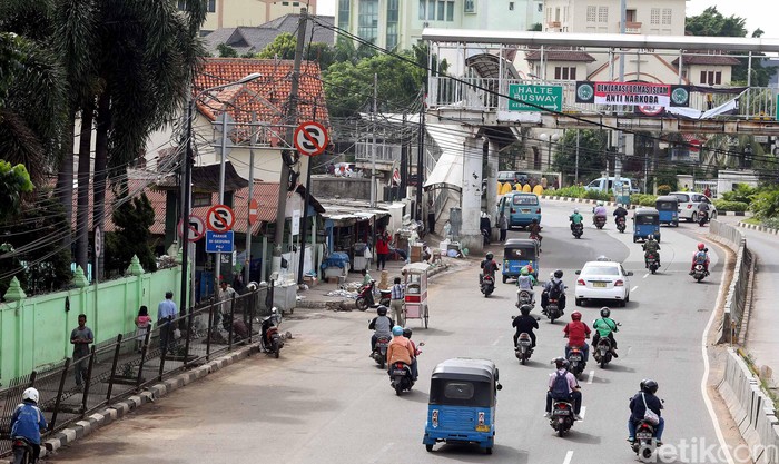 Jalan Matraman Raya Bersih dari PKL