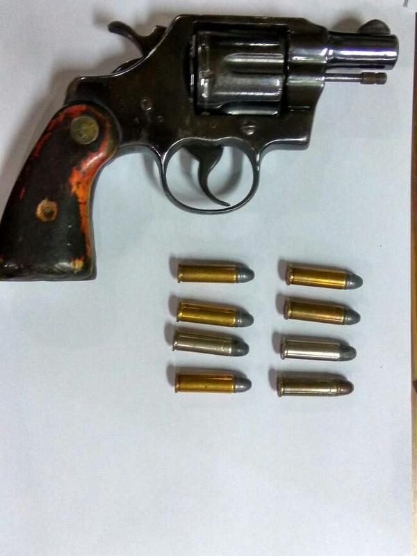 Pistol Revolver Polisi