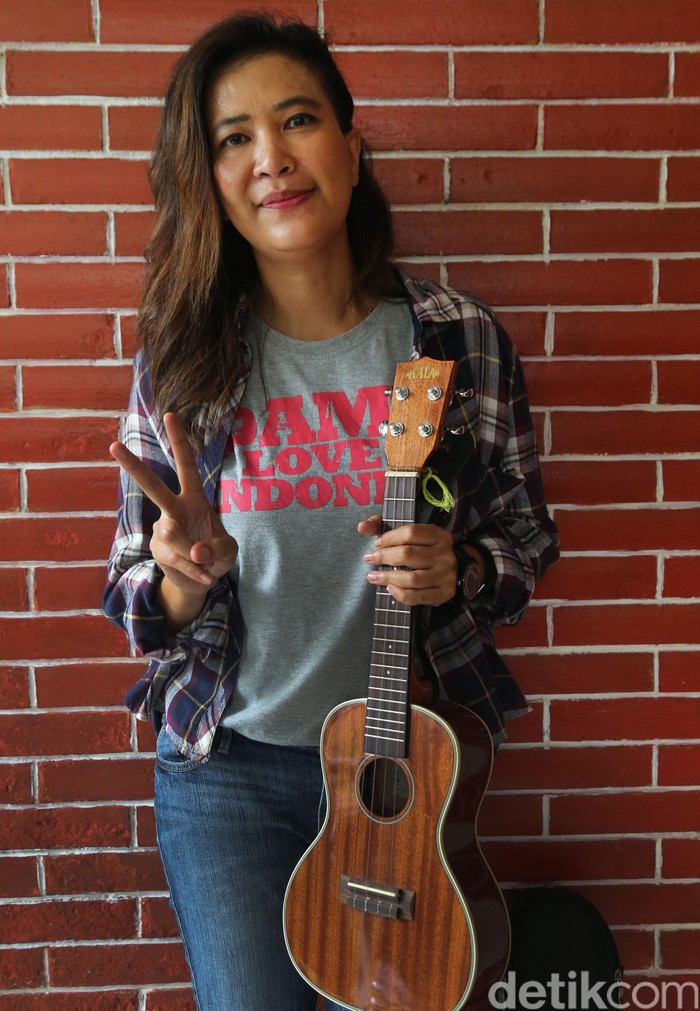 Oppie Andaresta Ramaikan Rumah Lembang