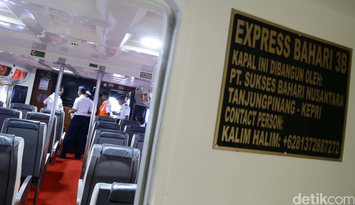 Mengintip Interior KM Express Bahari 3B