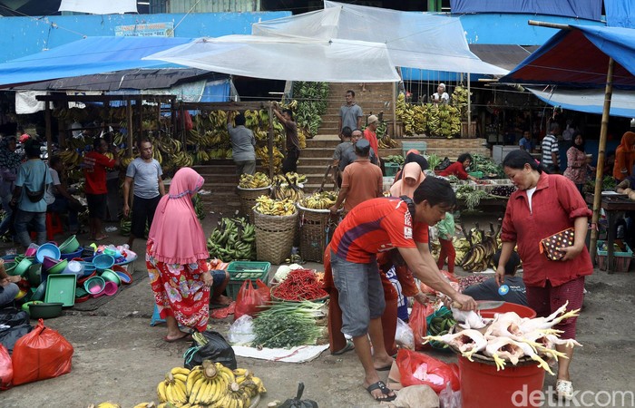 Mengintip Aktivitas Jual Beli di Pasar Minggu