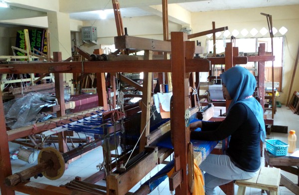 Cantiknya Kain Tenun Melayu di Pekanbaru
