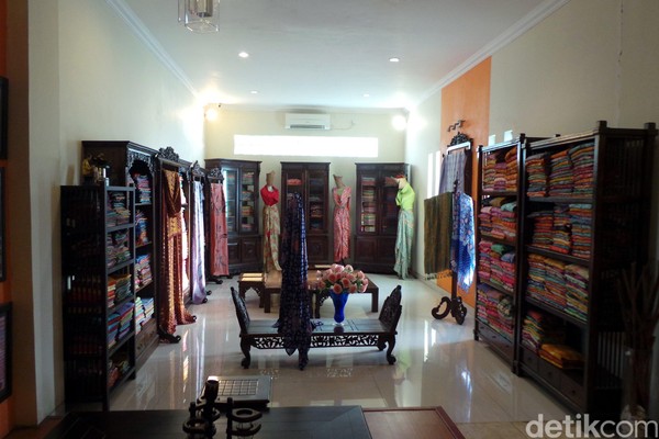 Rahasia di Balik Keindahan Kain Batik Riau