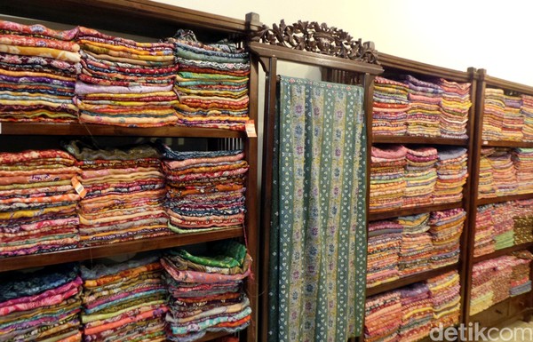Rahasia di Balik Keindahan Kain Batik Riau