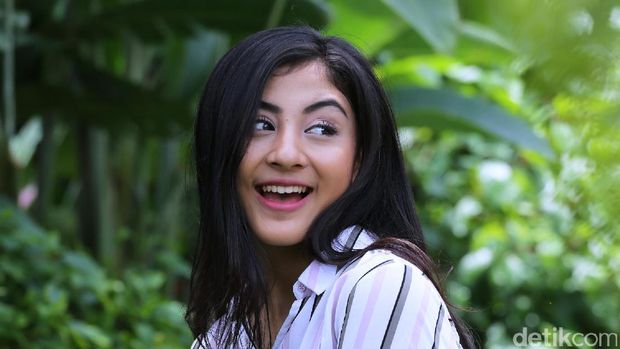 10 Artis Muda Cewek Terhot