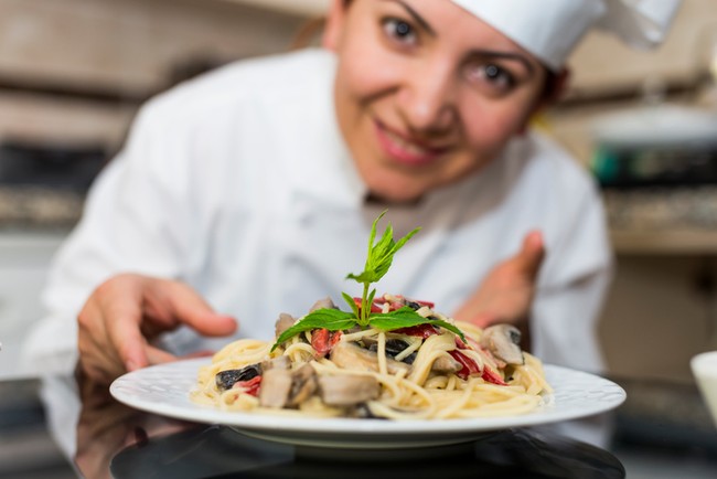 Tiru 10 Trik Jitu Chef Ini Agar Waktu Memasak di Dapur Lebih Efisien (2)