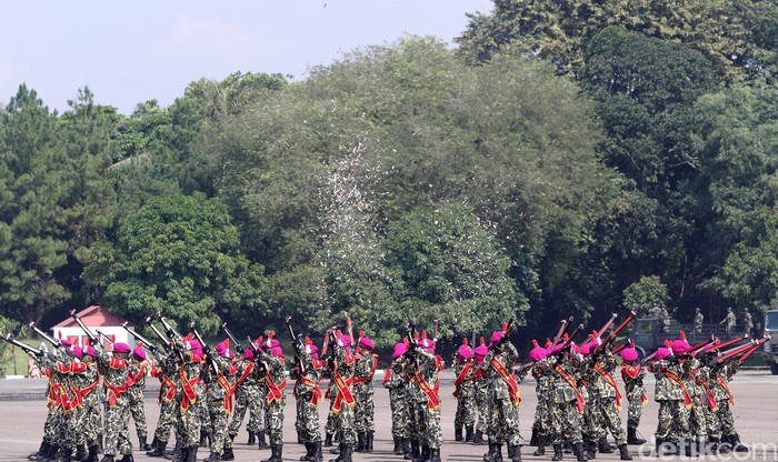 Atraksi Kolone Senapan Marinir Cilik