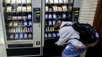 Tunggu Makanan Lebih Lama di Vending Machine Bikin Orang Pilih Makanan ...