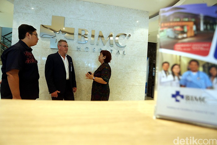 Melihat Pemeriksaan Pasien di BIMC Hospital