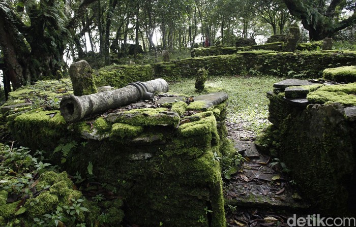 Suasana Mistis di Benteng 7 Lapis
