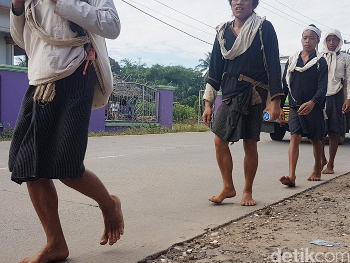 Tradisi Seba, Warga Baduy Jalan Kaki Ratusan Kilometer