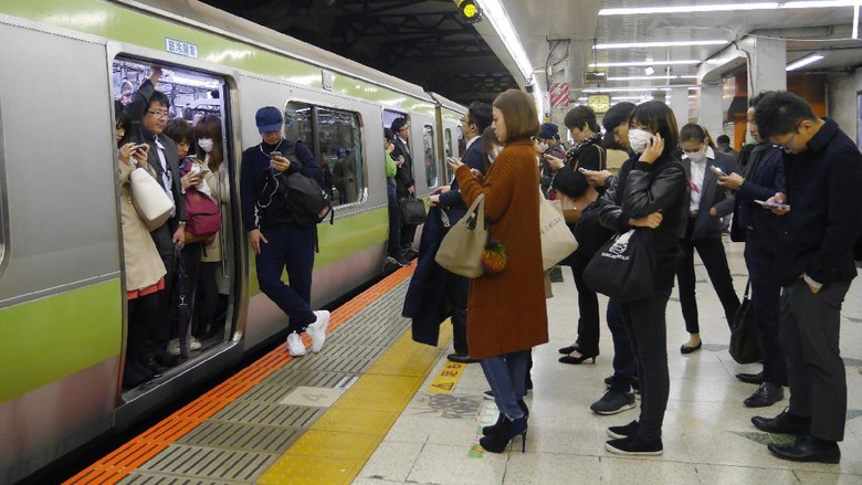 Begini Suasana Jam Sibuk Kereta di Tokyo