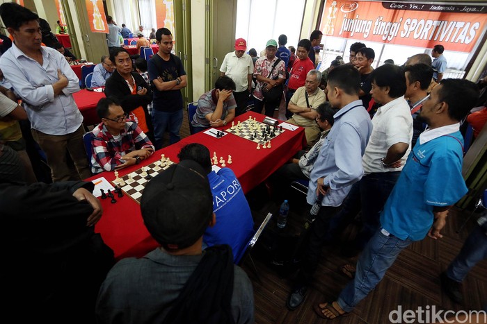 Permainan Catur GM Susanto Megaranto Curi Perhatian Penonton