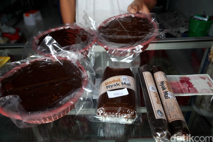 Melihat Pembuatan Dodol Khas Betawi