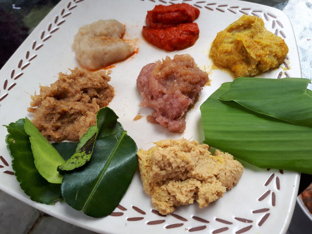8 Bumbu Wajib Rendang Minang Agar Rasanya Gurih Pedas Istimewa 8 Bumbu Wajib Rendang Minang Agar Rasanya Gurih Pedas Istimewa
