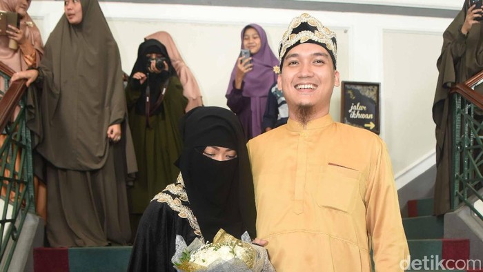 Ini Dia Kamilia Yasmin, Istri Egi John yang Bercadar