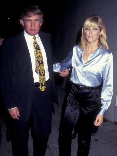 Penampilan Donald Trump dari Masa ke Masa: Jas Kuning Hingga Topi Pink